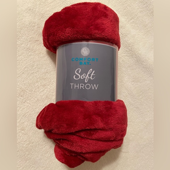 Comfort Bay | Bedding | Nwt Red Plush Throw | Poshmark
